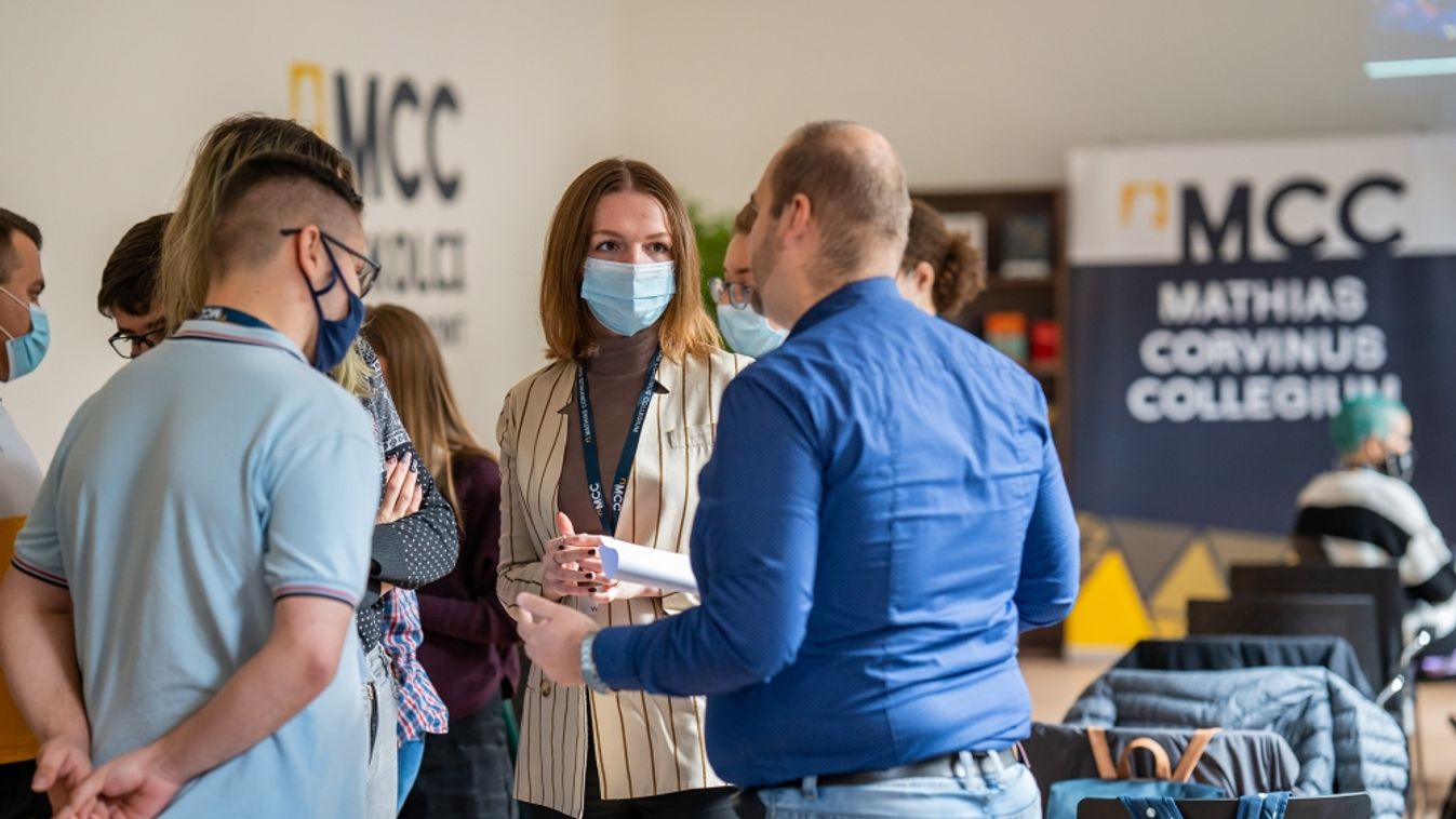 Változatos témákat kínál a Mathias Corvinus Collegium