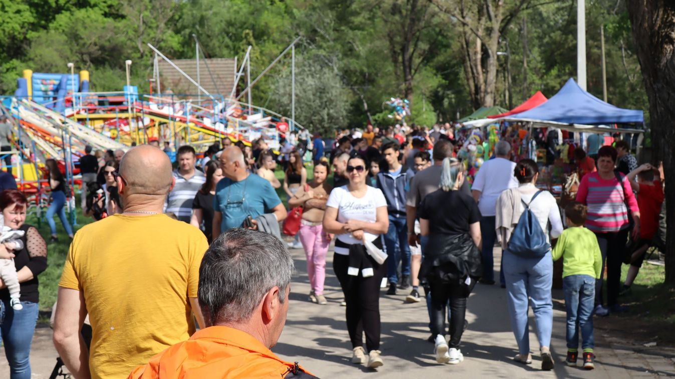 Zeng a daluk, keresik a közreműködőket a balokányi majálisra