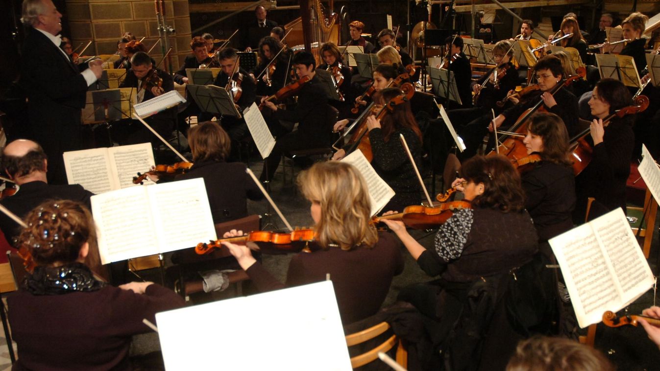 Vastaps köszöntötte a zenekar és Baráti Kristóf koncertjét