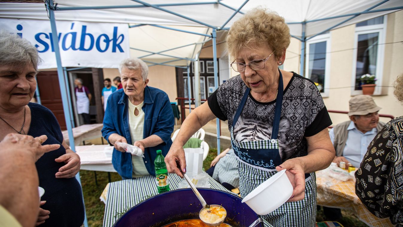Sváb ételkostoló várja az érdeklődőket