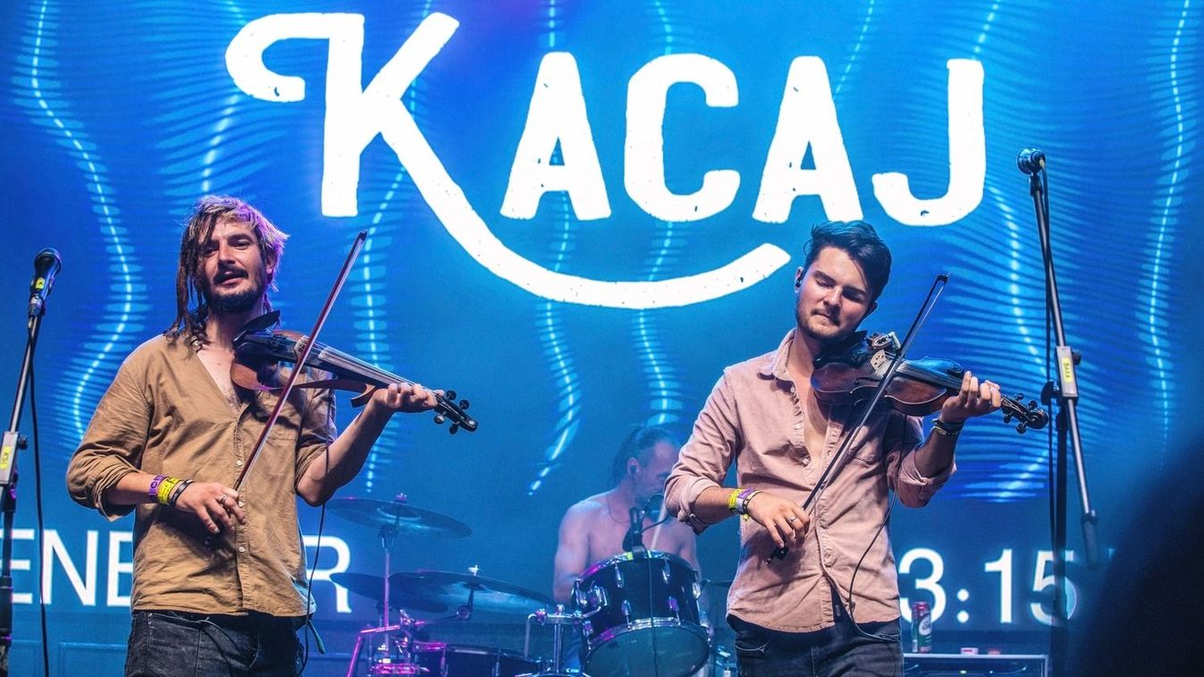 Új taggal bővült a Kacaj zenekar