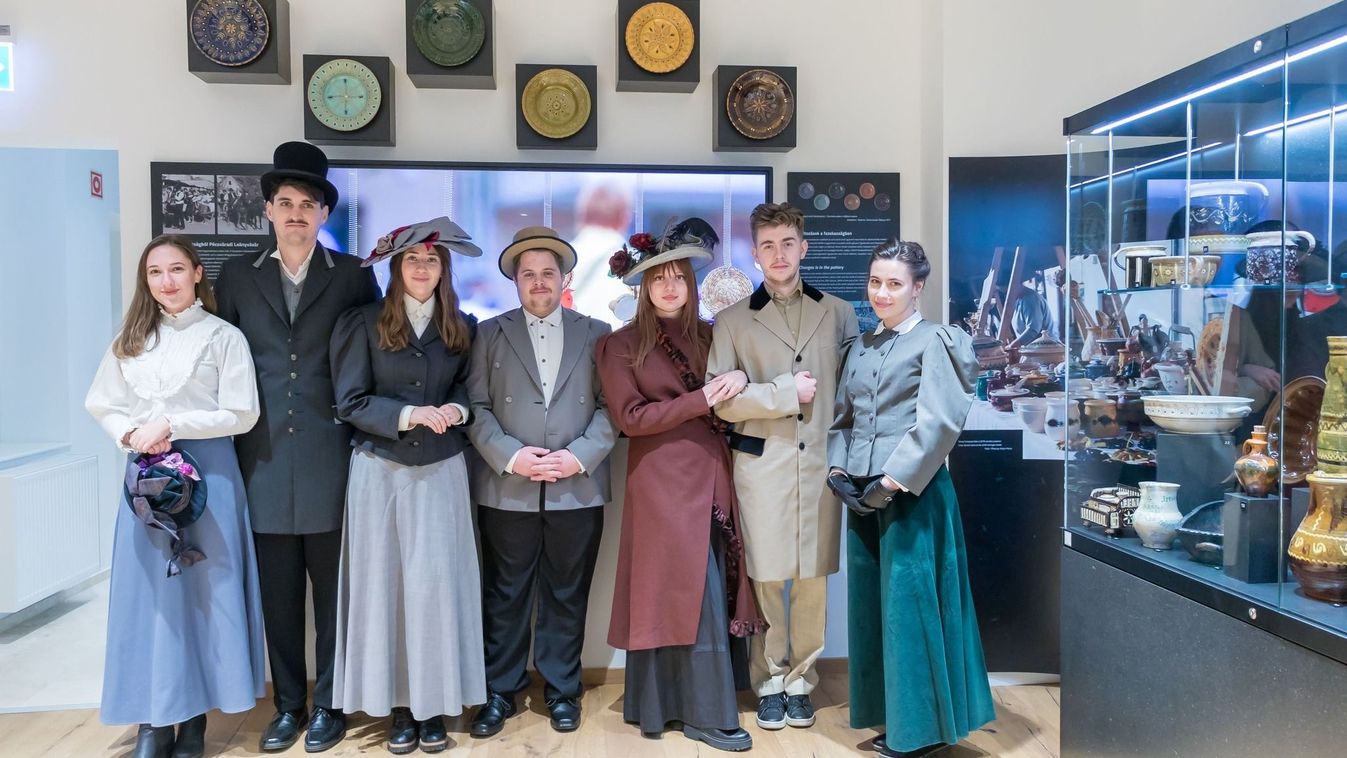 Janus Pannonius köszönt a Genius Loci kiállításon