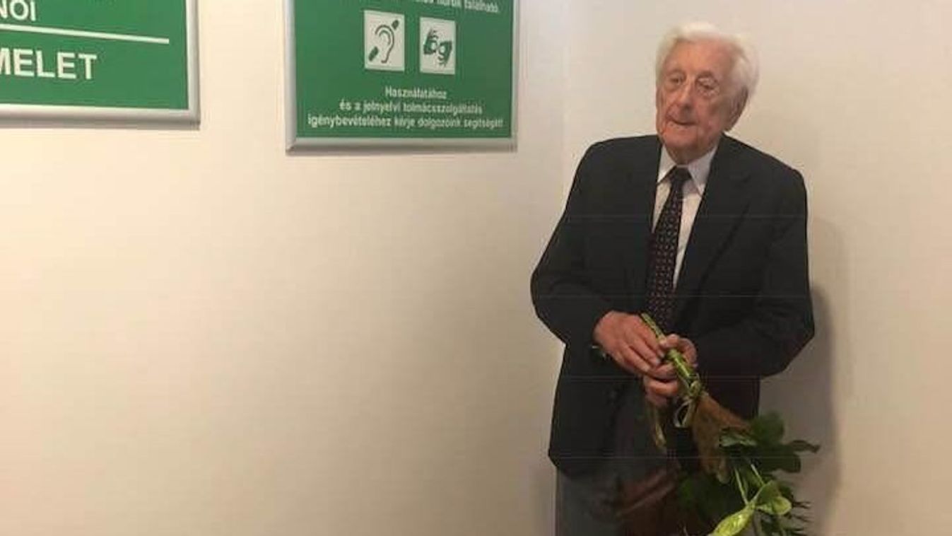 Díszpolgári címet kapott a 100. életévét betöltő főorvos úr