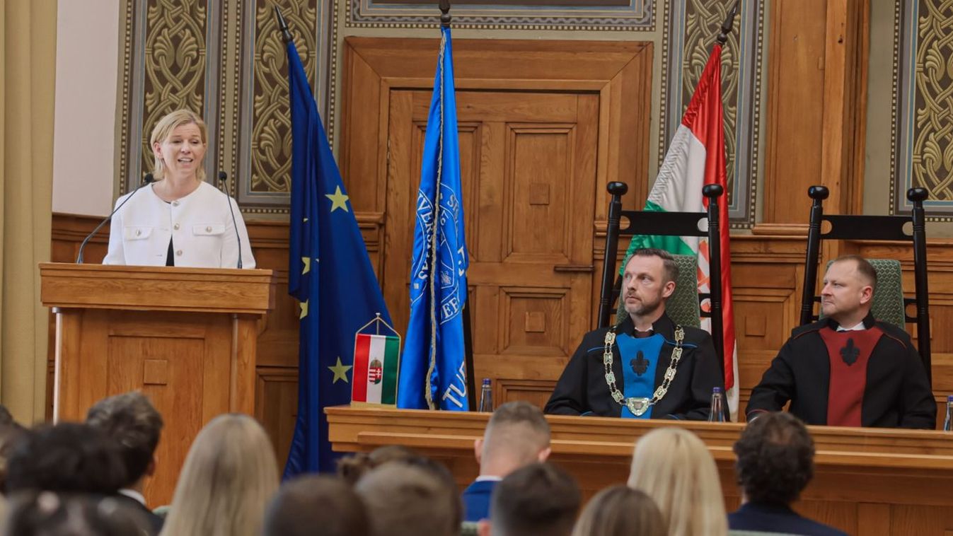 A modellváltásról beszélt az államtitkár a tanévnyitón