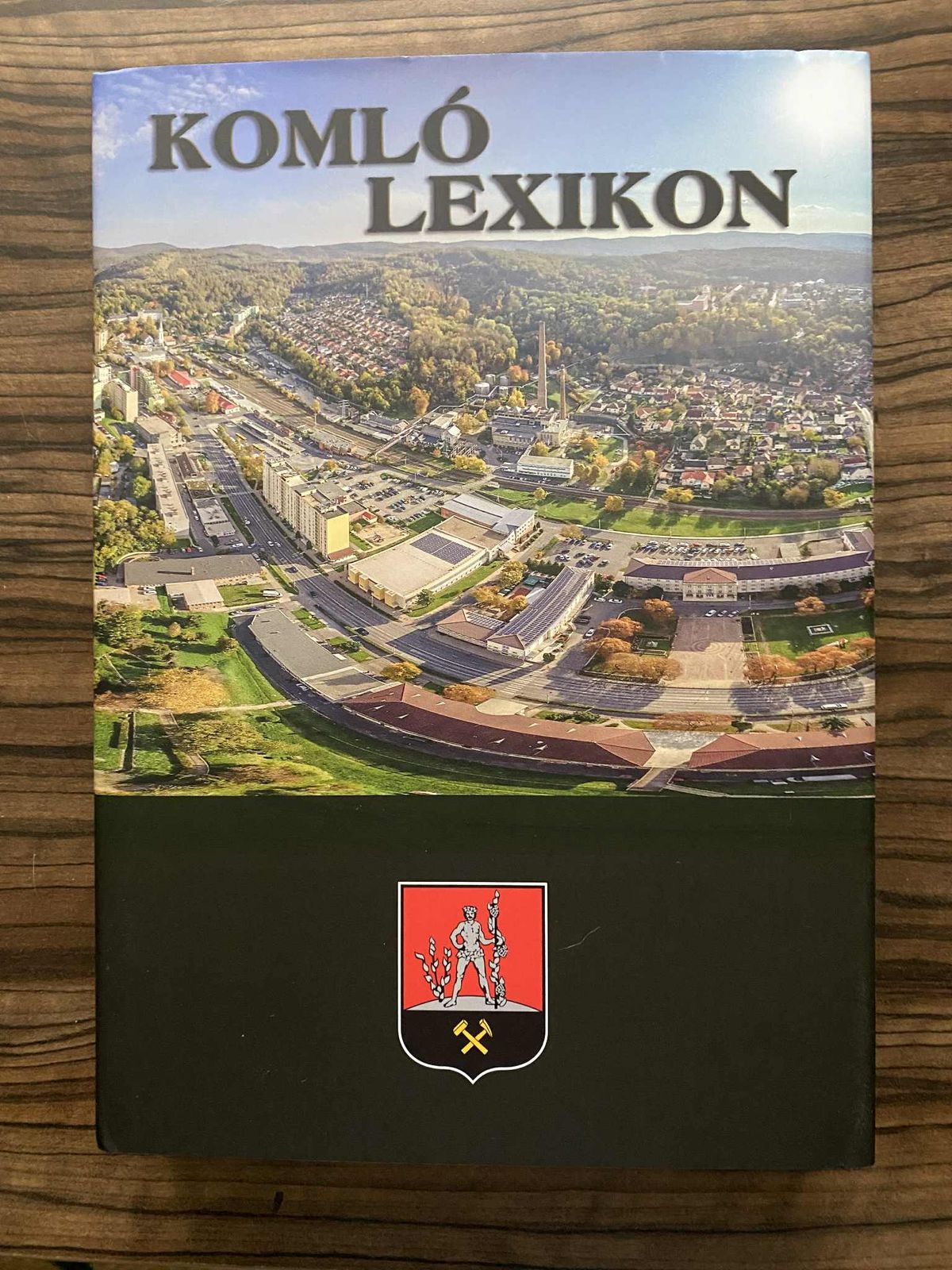 A Komló Lexikon elkészült, a könyv a város első átfogó történeti és ...