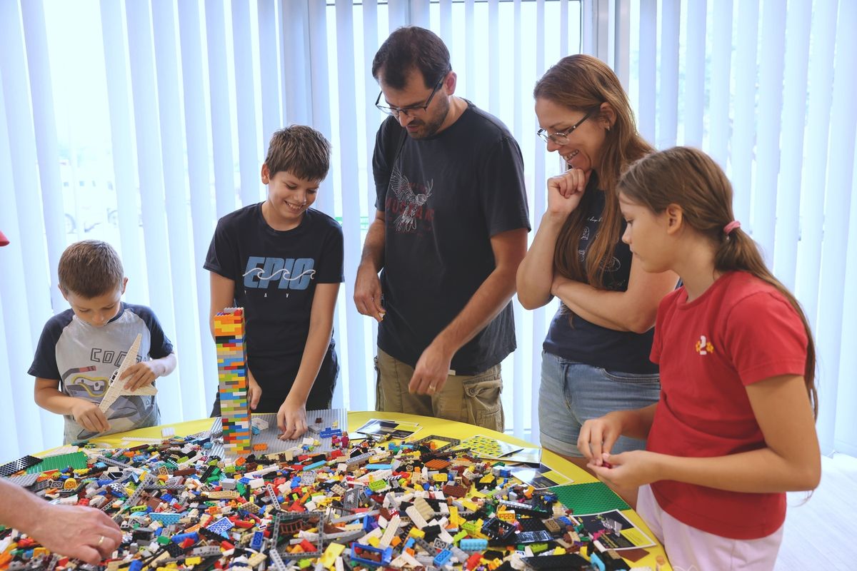 Legoból készült betlehemeknek hirdetett versenyt az iskola