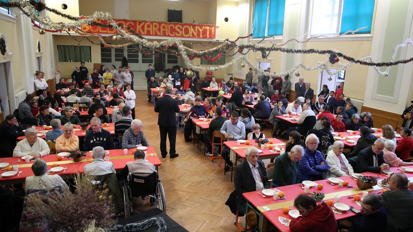 Karácsonyi ebéd 2025-ben a pécsi Szent Egyed Közösség barátaival